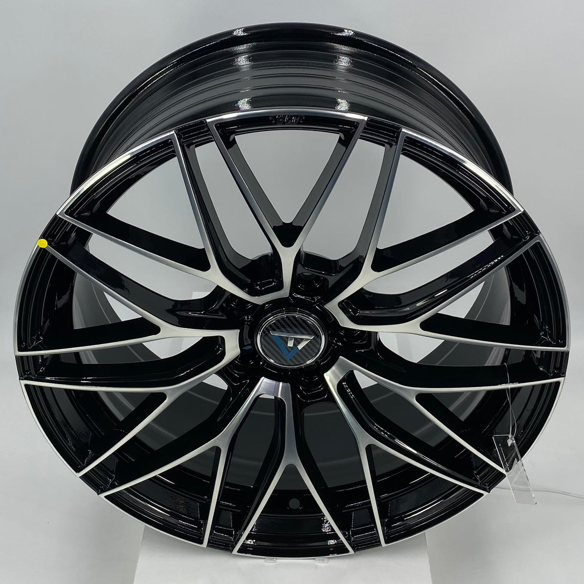 VLF WHEELS - VLF15 FlowForm Gloss Black Machined Face 18x8 – VID Wheels