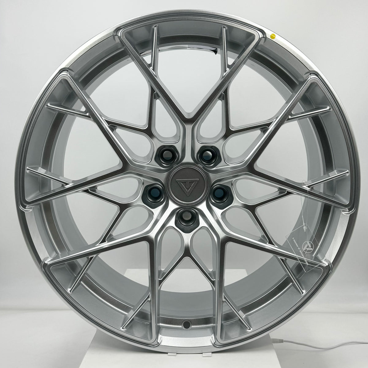 VLF Wheels - ULF22 Flowform Full Silver 18x8 – VID Wheels