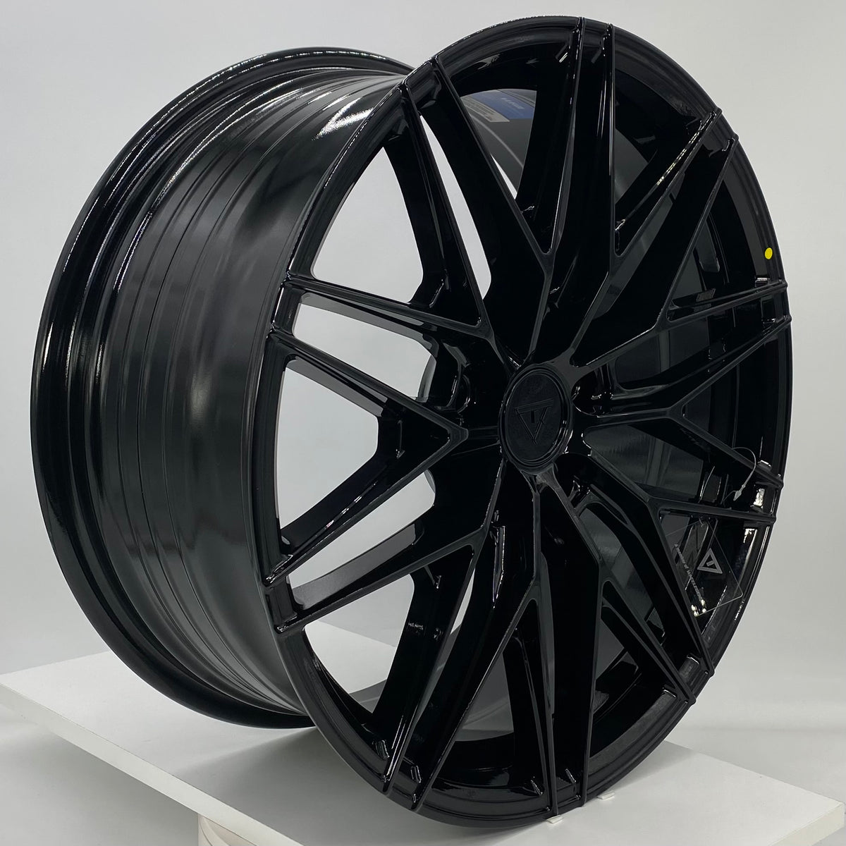 VLF Wheels - VLF53 FlowForm Glossy Black 18x8.0 – VID Wheels